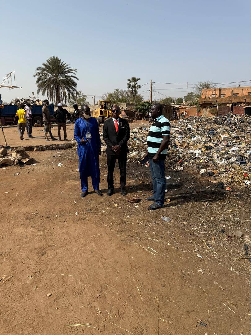 Soulagement de la jeunesse du quartier centre de Koulikoro: Le tas d ...